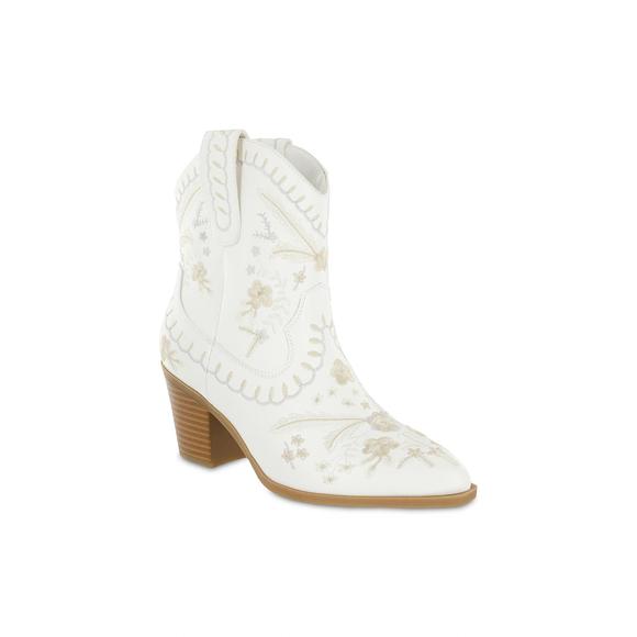 MIA | Shoes | New Mia Houstonn Boot In White | Poshmark